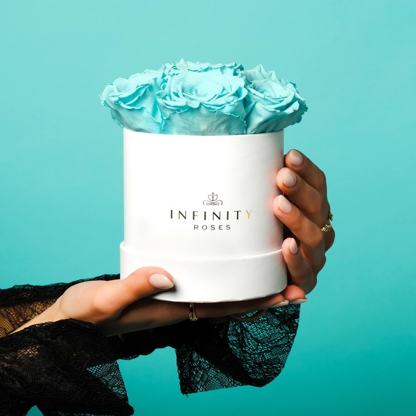 Infinity Roses | Medium Bloom Rose Box